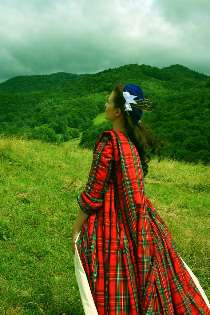 Isabella Fraser reproduction 1785 highlands dress : le shooting ...