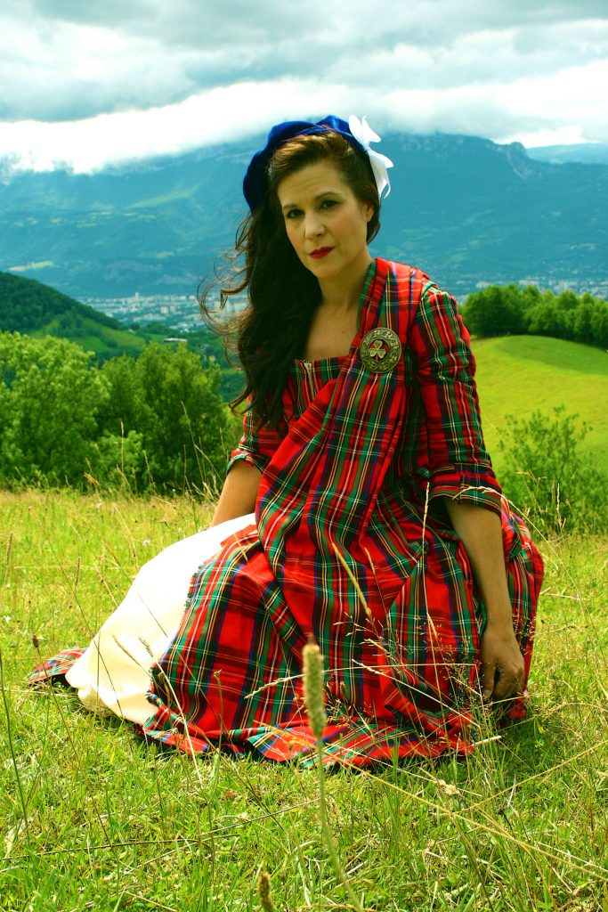 Isabella Fraser reproduction 1785 highlands dress : le shooting ...